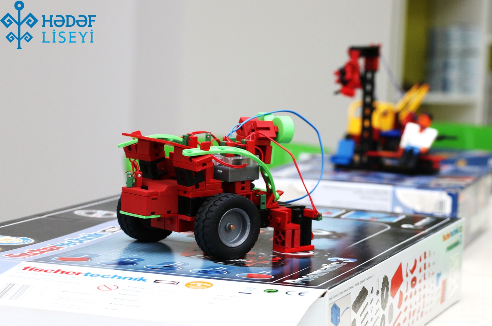 Robototexnika laboratoriyası | Hədəf Liseyi